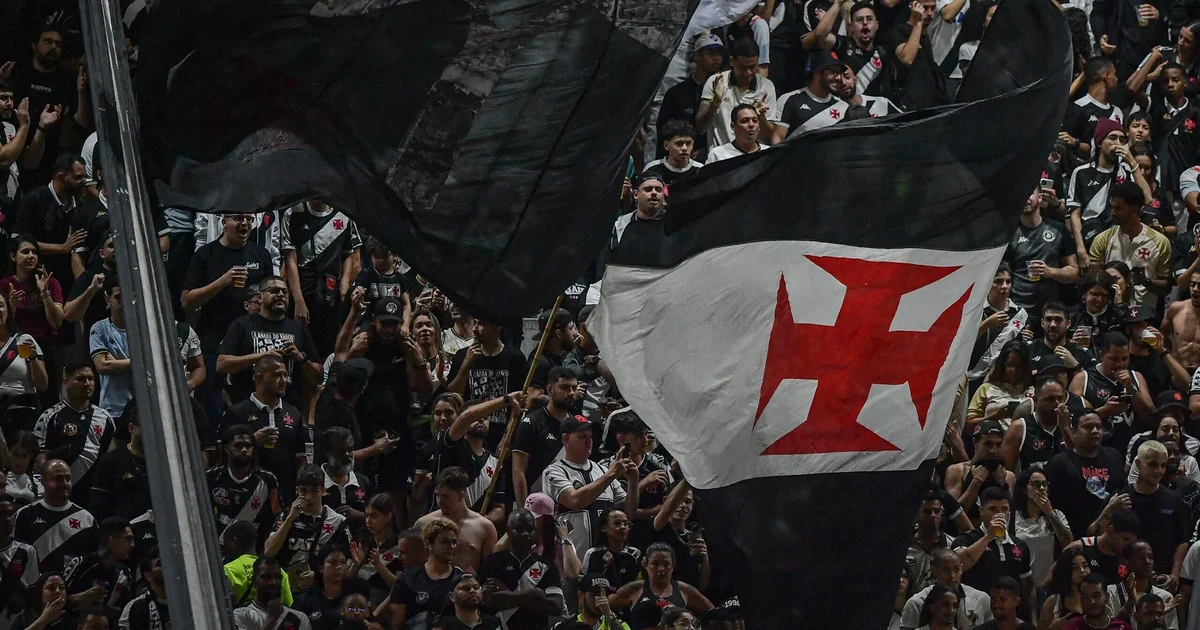 Vasco derrota o Athletico-PR em São Januário e se recupera no Brasileirão