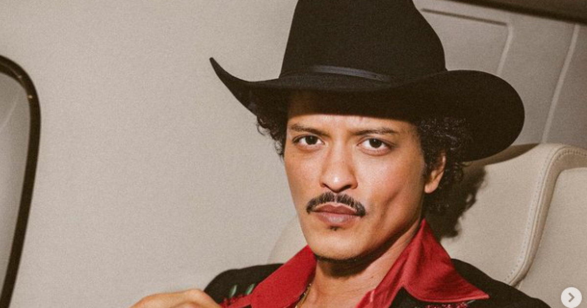 Bruno Mars lança novo single com homenagem à década de 1970