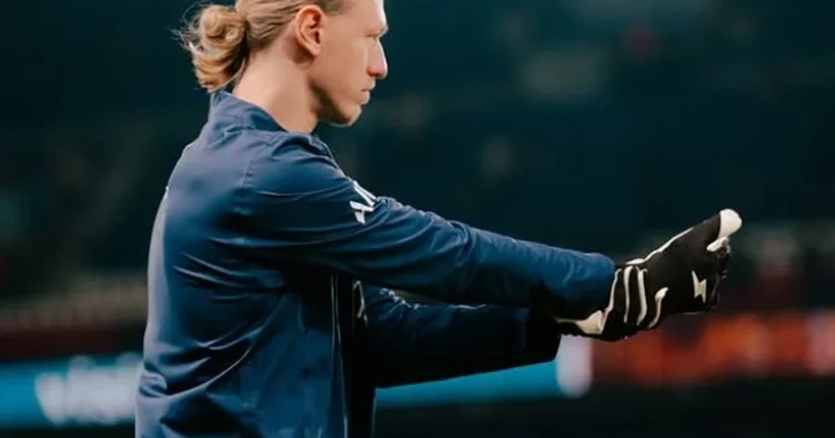 Goleiro do PSG que brilhou contra o Flamengo fratura a mão na final da ...