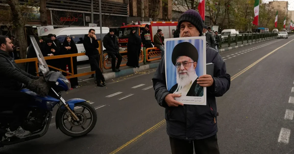O líder do Irã chama Trump de "criminoso" por apoiar os protestos e ...