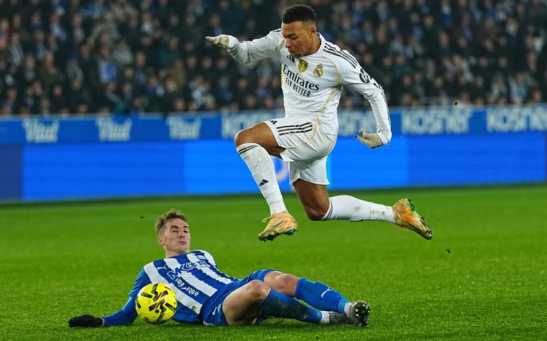 Liga espanhola de futebol luta contra Cloudflare por pirataria, diz que ...