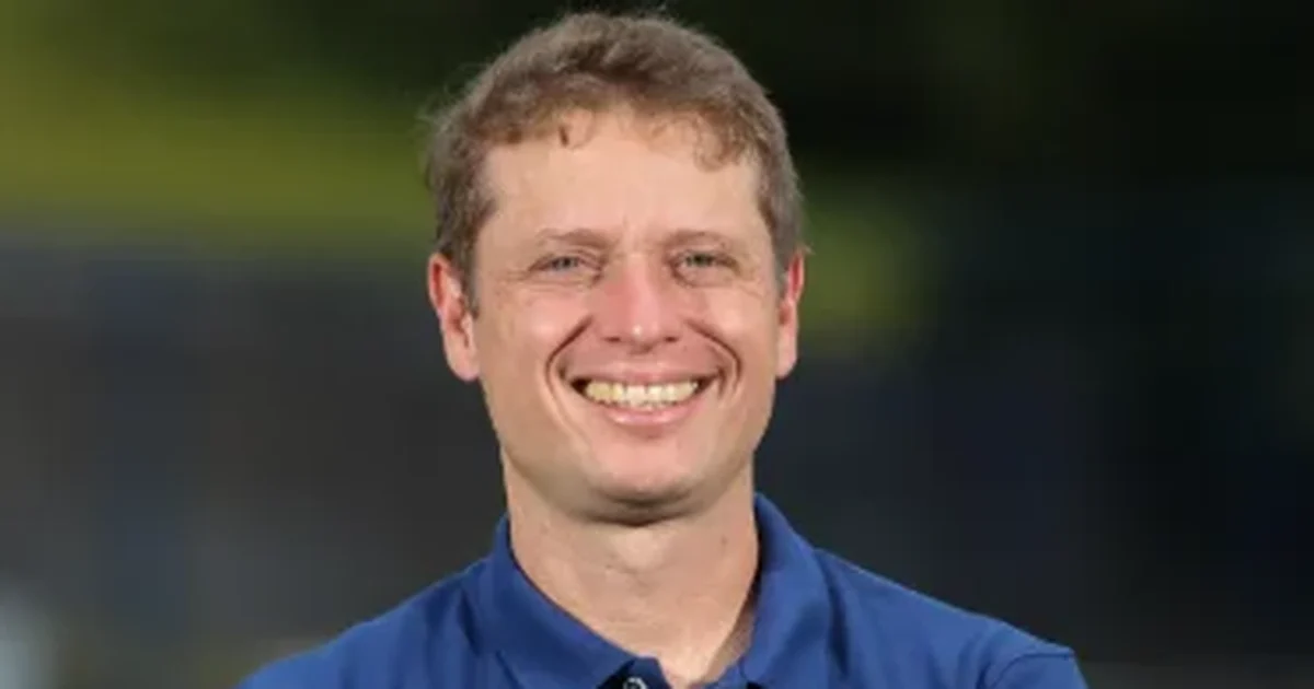 Coritiba oficializa Fernando Seabra como novo técnico até 2026