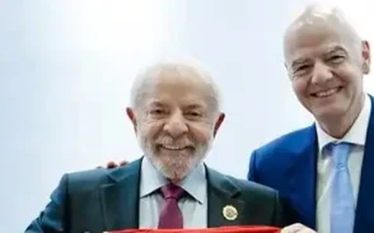 Lula recebe presidente da Fifa e Ancelotti no Palácio do Planalto