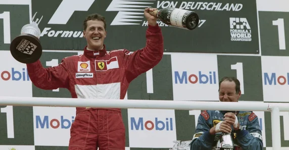 Michael Schumacher já não fica acamado e usa cadeira de rodas, diz ...