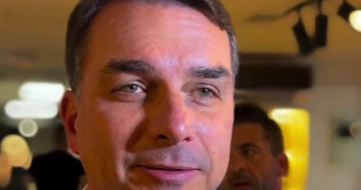 Flávio Bolsonaro articula PEC para extinguir reeleição à Presidência
